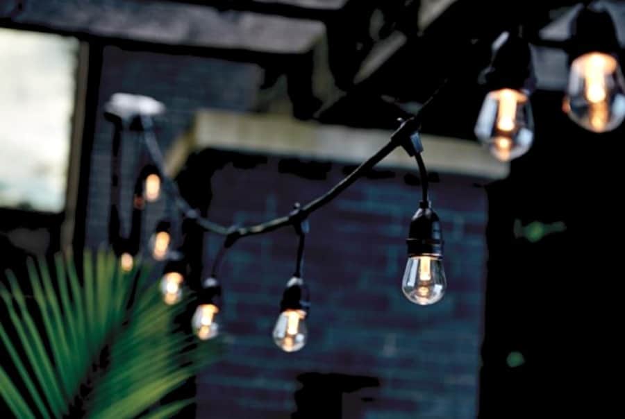 Hang on to Summer with an Outdoor Movie Night - Urban Mommies